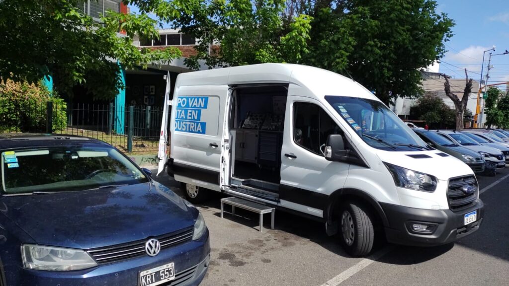 06/11/2024 – La Expo Van en la EEST N°5 Dr. Salvador Debenedetti en ...