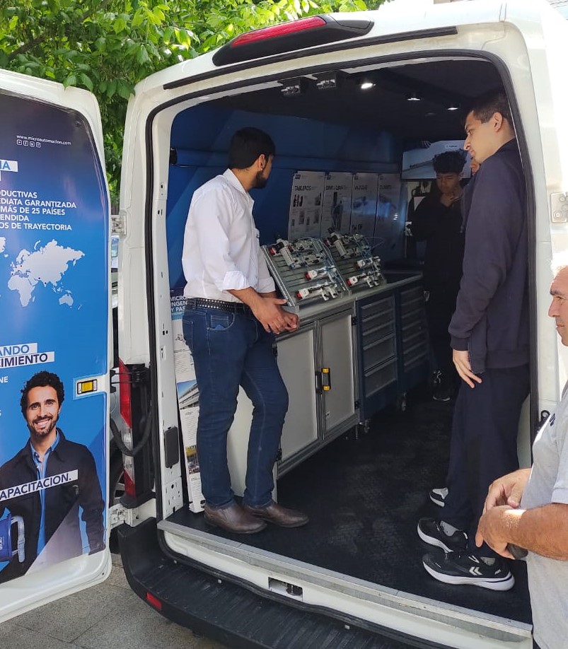 06/11/2024 – La Expo Van en la EEST N°5 Dr. Salvador Debenedetti en ...