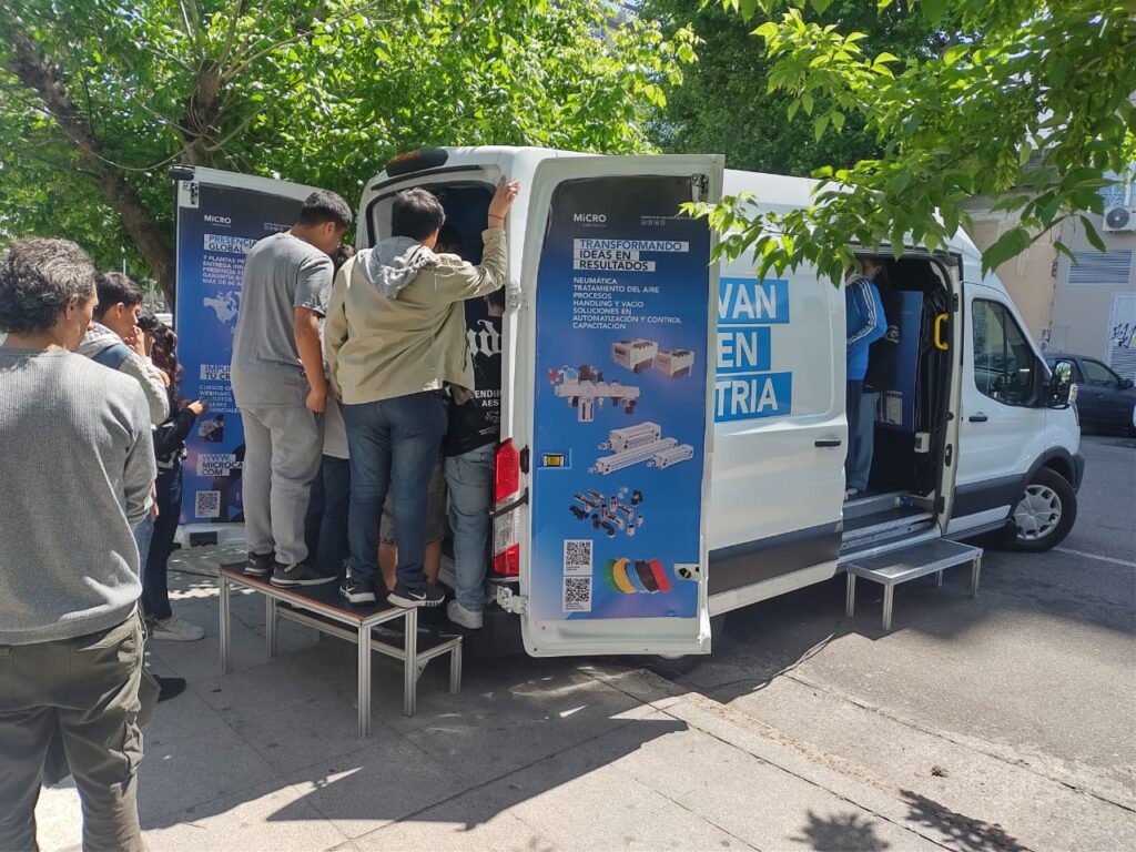 06/11/2024 – La Expo Van en la EEST N°5 Dr. Salvador Debenedetti en ...